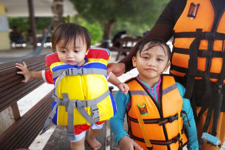 Life Jacket Safety: Do Life Jackets Expire? - AquaMobile Swim School