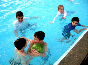 Swimming Pool Games: 10 Unique Games Your Kids Will Love - AquaMobile ...